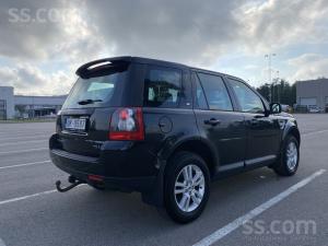 Black Land Rover Freelander 2010 in Liepaja, with an engine capacity of 2.20 L and mileage of 242 thousand km for 4900 €, photo 6 on AUTOMOTO.COM.LV