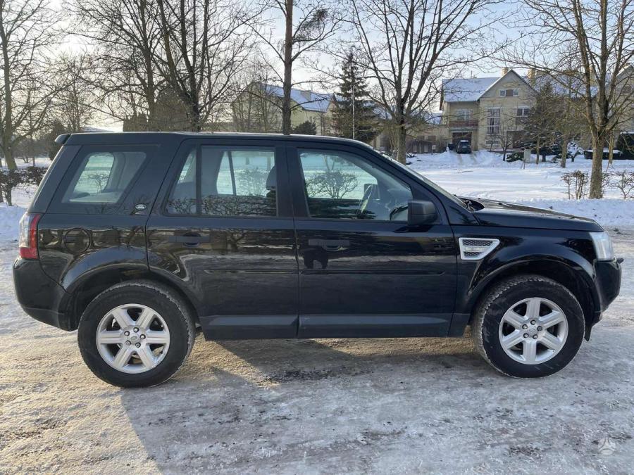 Melns Land Rover Freelander 2010 Panevēža, ar dzinēja tilpumu 2.18 L un nobraukumu 310 tūkst. km par 4500 €, foto 4 vietnē AUTOMOTO.COM.LV