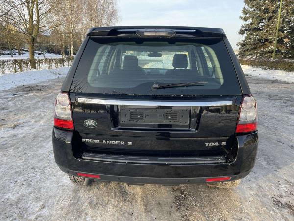Black Land Rover Freelander 2010 in Panevezys, with an engine capacity of 2.18 L and mileage of 310 thousand km for 4500 €, photo 6 on AUTOMOTO.COM.LV