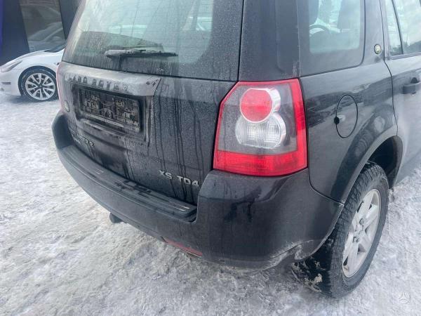 Black Land Rover Freelander 2010 in Kaunas, with an engine capacity of 2.18 L and mileage of 325 thousand km for 3950 €, photo 5 on AUTOMOTO.COM.LV