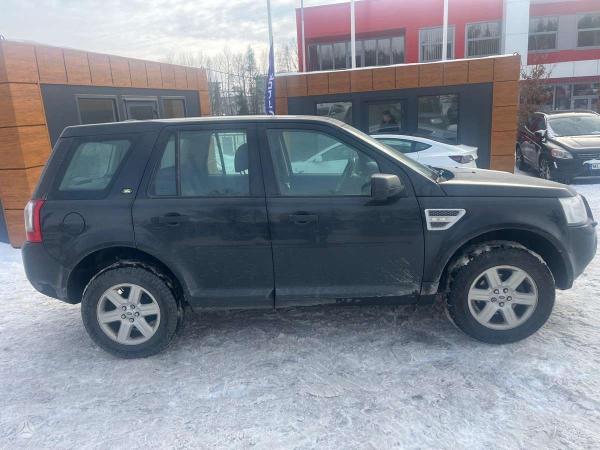 Black Land Rover Freelander 2010 in Kaunas, with an engine capacity of 2.18 L and mileage of 325 thousand km for 3950 €, photo 6 on AUTOMOTO.COM.LV