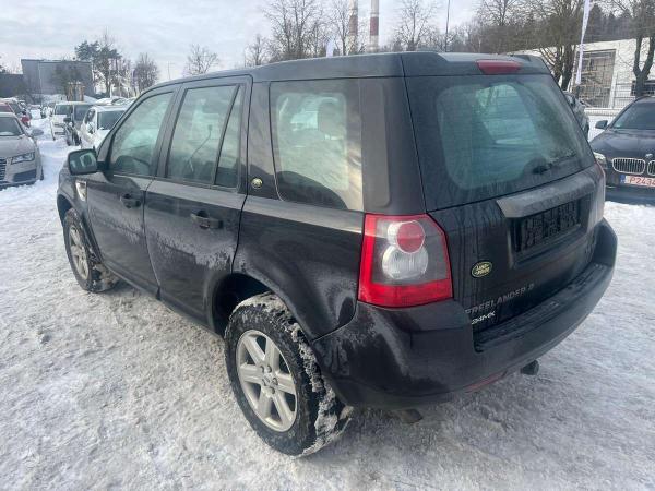 Black Land Rover Freelander 2010 in Kaunas, with an engine capacity of 2.18 L and mileage of 325 thousand km for 3950 €, photo 7 on AUTOMOTO.COM.LV