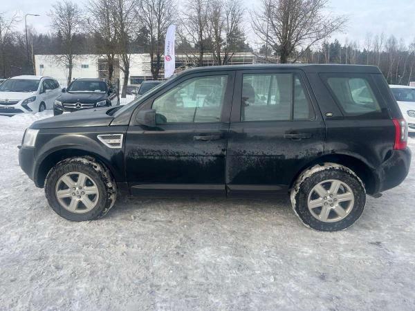 Black Land Rover Freelander 2010 in Kaunas, with an engine capacity of 2.18 L and mileage of 325 thousand km for 3950 €, photo 9 on AUTOMOTO.COM.LV