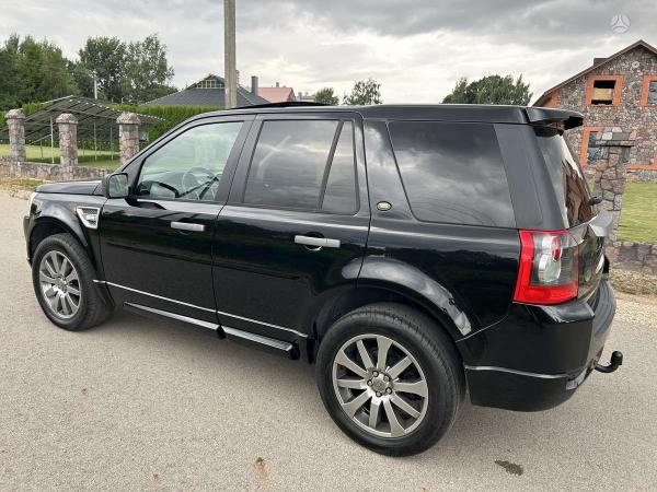 Black Land Rover Freelander 2010 in Panevezys, with an engine capacity of 2.20 L and mileage of 225 thousand km for 5999 €, photo 3 on AUTOMOTO.COM.LV