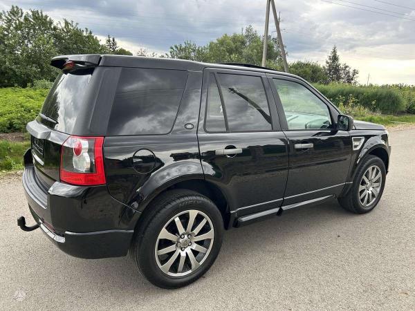 Black Land Rover Freelander 2010 in Panevezys, with an engine capacity of 2.20 L and mileage of 225 thousand km for 5999 €, photo 7 on AUTOMOTO.COM.LV