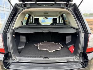 Black Land Rover Freelander 2011 in Riga, with an engine capacity of 2.20 L and mileage of 243 thousand km for 7595 €, photo 6 on AUTOMOTO.COM.LV