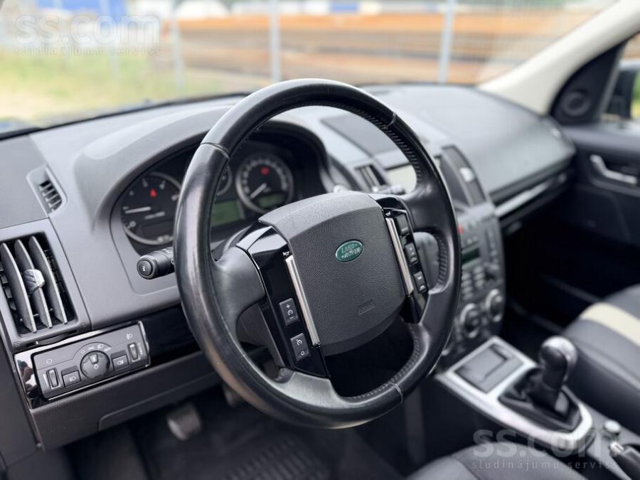 Black Land Rover Freelander 2011 in Riga, with an engine capacity of 2.20 L and mileage of 243 thousand km for 7595 €, photo 11 on AUTOMOTO.COM.LV