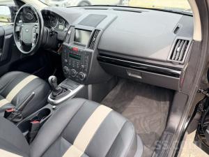 Black Land Rover Freelander 2011 in Riga, with an engine capacity of 2.20 L and mileage of 243 thousand km for 7595 €, photo 20 on AUTOMOTO.COM.LV
