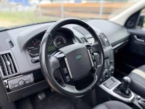Black Land Rover Freelander 2011 in Riga, with an engine capacity of 2.20 L and mileage of 243 thousand km for 7595 €, photo 11 on AUTOMOTO.COM.LV