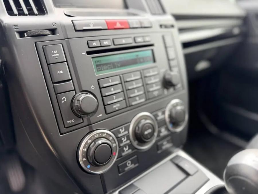 Black Land Rover Freelander 2011 in Riga, with an engine capacity of 2.20 L and mileage of 243 thousand km for 7595 €, photo 12 on AUTOMOTO.COM.LV