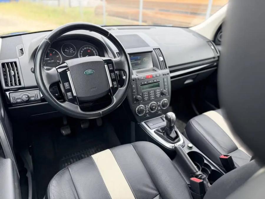 Black Land Rover Freelander 2011 in Riga, with an engine capacity of 2.20 L and mileage of 243 thousand km for 7595 €, photo 17 on AUTOMOTO.COM.LV