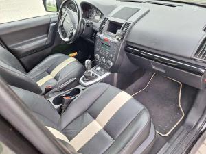Black Land Rover Freelander 2011 in Klaipeda, with an engine capacity of 2.18 L and mileage of 189 thousand km for 5500 €, photo 9 on AUTOMOTO.COM.LV