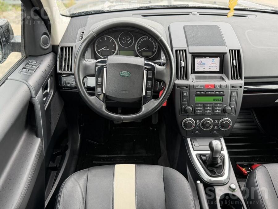 Black Land Rover Freelander 2011 in Riga, with an engine capacity of 2.20 L and mileage of 208 thousand km for 5990 €, photo 5 on AUTOMOTO.COM.LV