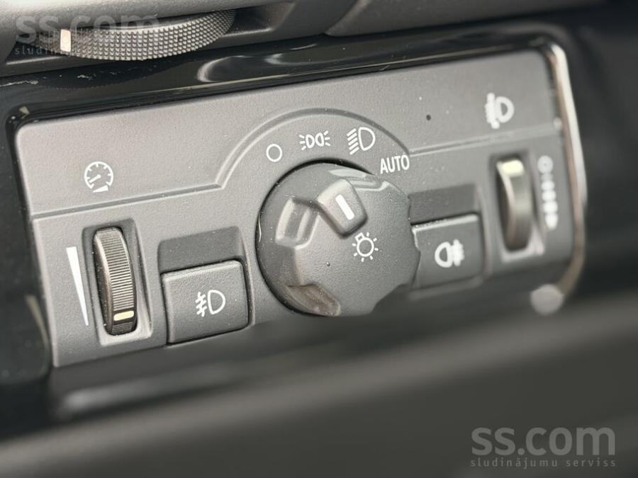 Black Land Rover Freelander 2011 in Riga, with an engine capacity of 2.20 L and mileage of 208 thousand km for 5990 €, photo 7 on AUTOMOTO.COM.LV