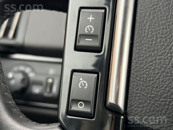 Land Rover Freelander 2011 in Riga on AUTOMOTO.COM.LV Black Land Rover Freelander 2011 in Riga, with an engine capacity of 2.20 L and mileage of 208 thousand km for 5990 €, photo 10 on AUTOMOTO.COM.LV