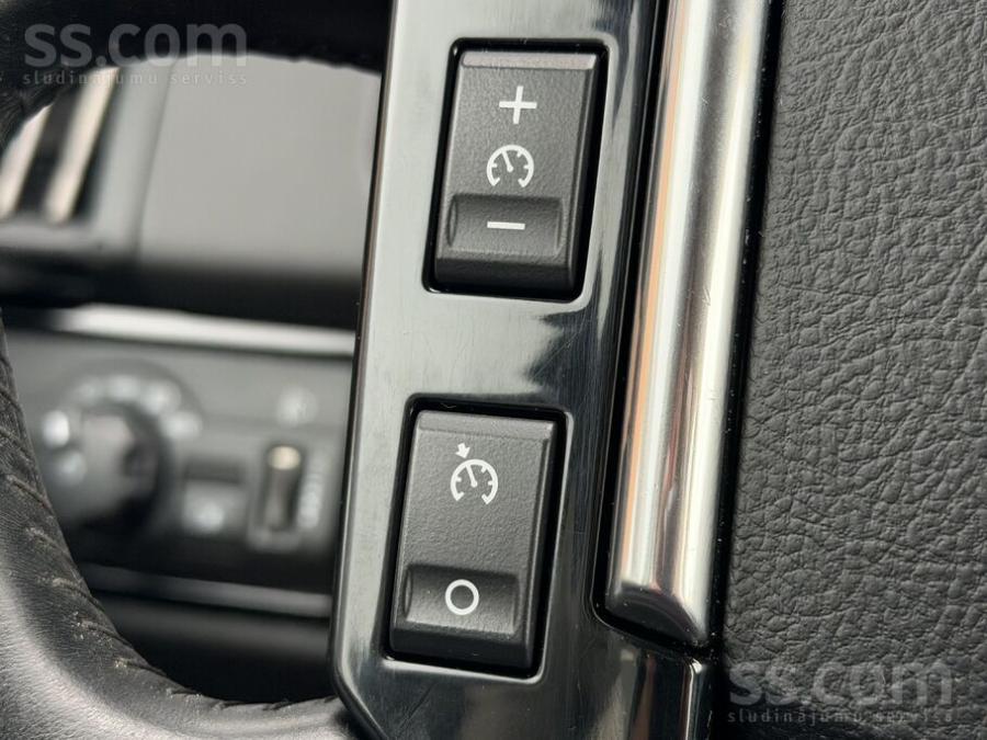 Black Land Rover Freelander 2011 in Riga, with an engine capacity of 2.20 L and mileage of 208 thousand km for 5990 €, photo 10 on AUTOMOTO.COM.LV