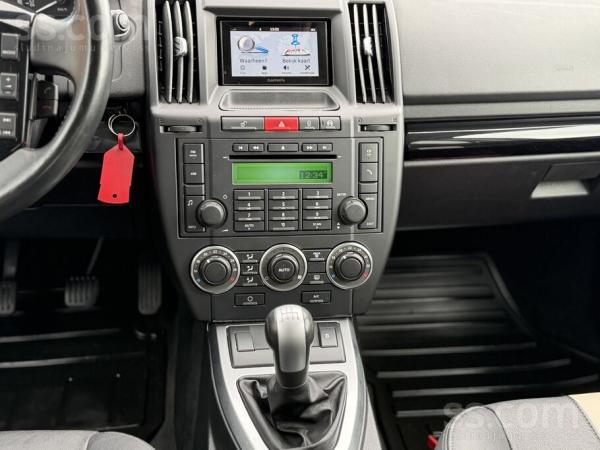Land Rover Freelander 2011 in Riga on AUTOMOTO.COM.LV Black Land Rover Freelander 2011 in Riga, with an engine capacity of 2.20 L and mileage of 208 thousand km for 5990 €, photo 11 on AUTOMOTO.COM.LV