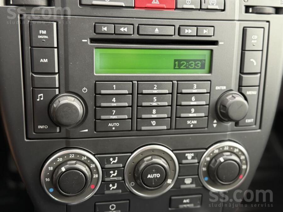 Black Land Rover Freelander 2011 in Riga, with an engine capacity of 2.20 L and mileage of 208 thousand km for 5990 €, photo 13 on AUTOMOTO.COM.LV