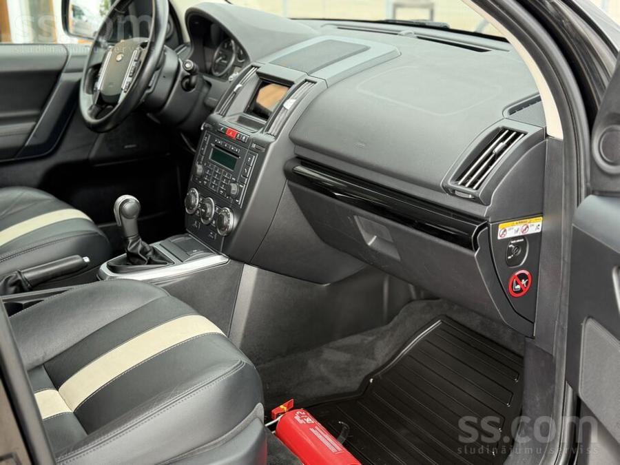 Black Land Rover Freelander 2011 in Riga, with an engine capacity of 2.20 L and mileage of 208 thousand km for 5990 €, photo 14 on AUTOMOTO.COM.LV