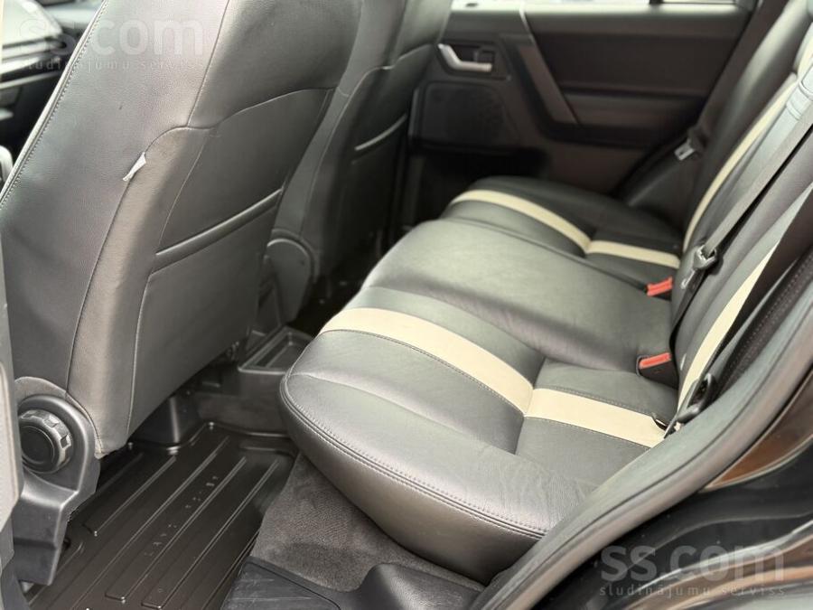 Black Land Rover Freelander 2011 in Riga, with an engine capacity of 2.20 L and mileage of 208 thousand km for 5990 €, photo 15 on AUTOMOTO.COM.LV