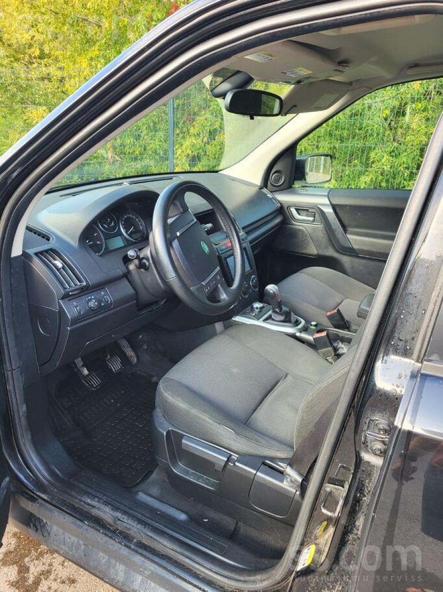 Melns Land Rover Freelander 2011 Daugavpils, ar dzinēja tilpumu 2.20 L un nobraukumu 315 tūkst. km par 5500 €, foto 6 vietnē AUTOMOTO.COM.LV