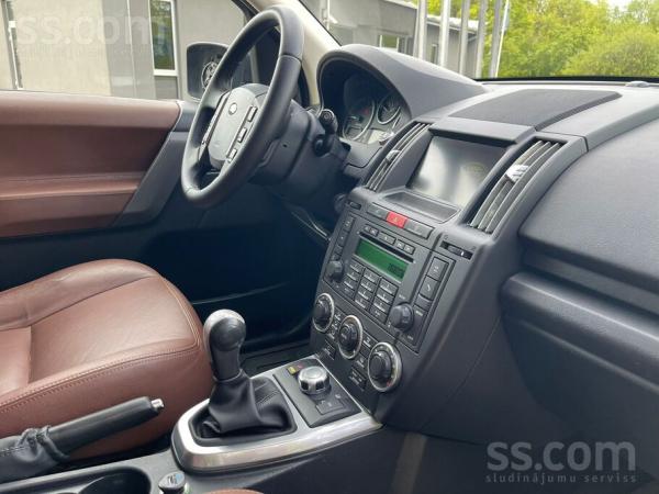 Melns Land Rover Freelander 2011 Rīga, ar dzinēja tilpumu 2.20 L un nobraukumu 256 tūkst. km par 6200 €, foto 7 vietnē AUTOMOTO.COM.LV