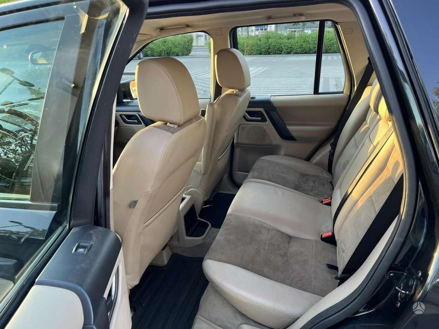 Melns Land Rover Freelander 2012 Viļņa, ar dzinēja tilpumu 2.20 L un nobraukumu 179 tūkst. km par 7500 €, foto 14 vietnē AUTOMOTO.COM.LV