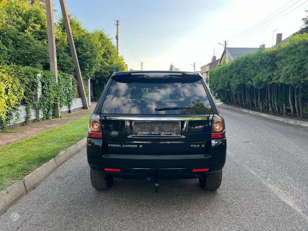 Black Land Rover Freelander 2013 in Marijampole, with an engine capacity of 2.20 L and mileage of 296 thousand km for 7300 €, photo 6 on AUTOMOTO.COM.LV