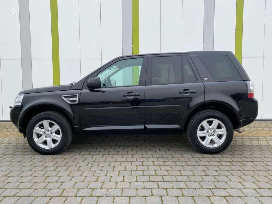 Black Land Rover Freelander 2014 in Raseiniai, with an engine capacity of 2.18 L and mileage of 232 thousand km for 6500 €, photo 3 on AUTOMOTO.COM.LV