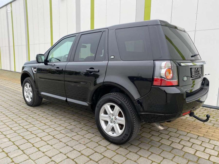 Black Land Rover Freelander 2014 in Raseiniai, with an engine capacity of 2.18 L and mileage of 232 thousand km for 6500 €, photo 4 on AUTOMOTO.COM.LV