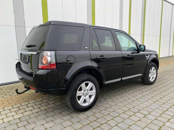Black Land Rover Freelander 2014 in Raseiniai, with an engine capacity of 2.18 L and mileage of 232 thousand km for 6500 €, photo 6 on AUTOMOTO.COM.LV