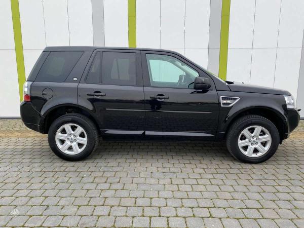 Black Land Rover Freelander 2014 in Raseiniai, with an engine capacity of 2.18 L and mileage of 232 thousand km for 6500 €, photo 7 on AUTOMOTO.COM.LV