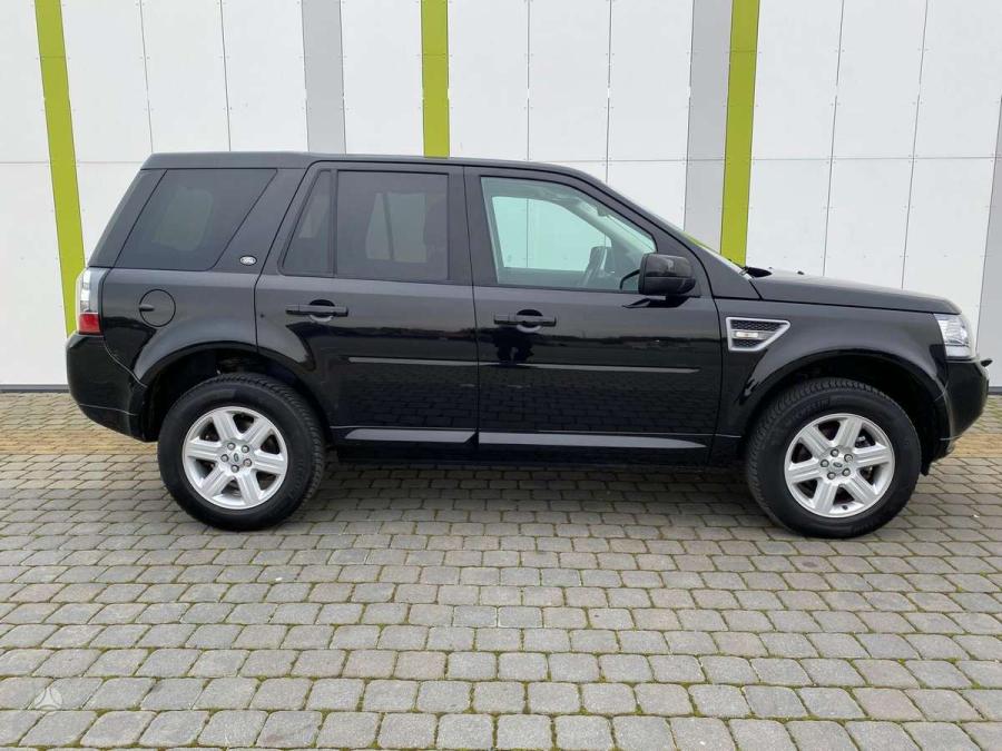 Black Land Rover Freelander 2014 in Raseiniai, with an engine capacity of 2.18 L and mileage of 232 thousand km for 6500 €, photo 7 on AUTOMOTO.COM.LV