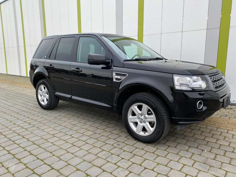 Black Land Rover Freelander 2014 in Raseiniai, with an engine capacity of 2.18 L and mileage of 232 thousand km for 6500 €, photo 8 on AUTOMOTO.COM.LV