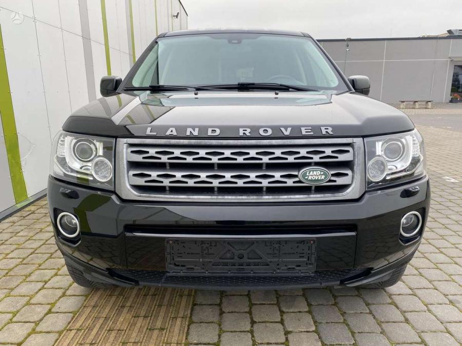 Black Land Rover Freelander 2014 in Raseiniai, with an engine capacity of 2.18 L and mileage of 232 thousand km for 6500 €, photo 9 on AUTOMOTO.COM.LV