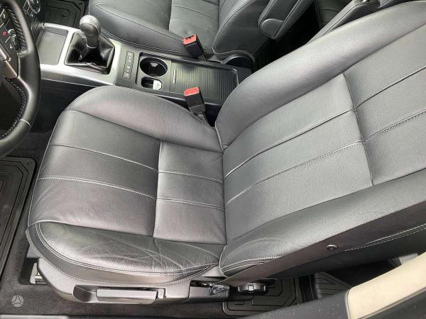 Black Land Rover Freelander 2014 in Raseiniai, with an engine capacity of 2.18 L and mileage of 232 thousand km for 6500 €, photo 11 on AUTOMOTO.COM.LV