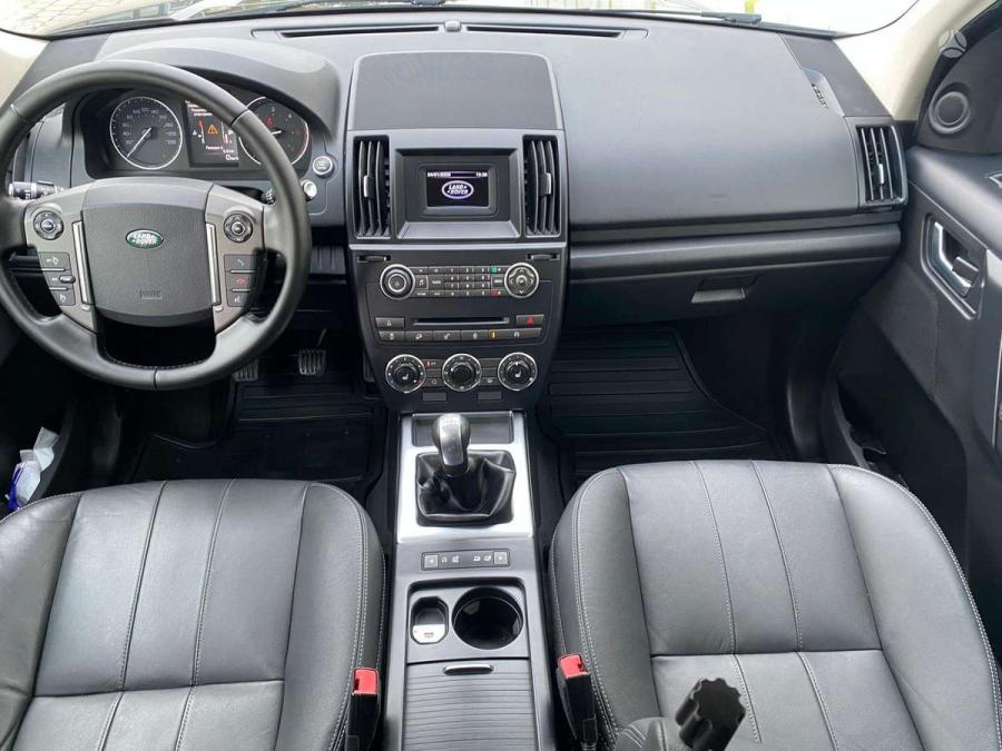 Black Land Rover Freelander 2014 in Raseiniai, with an engine capacity of 2.18 L and mileage of 232 thousand km for 6500 €, photo 12 on AUTOMOTO.COM.LV