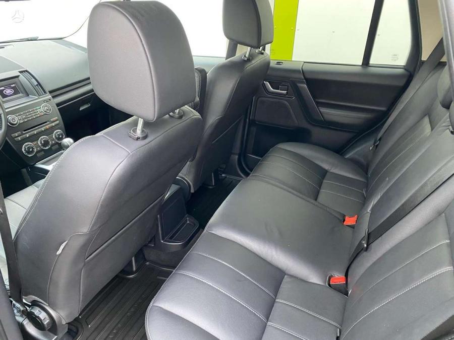 Black Land Rover Freelander 2014 in Raseiniai, with an engine capacity of 2.18 L and mileage of 232 thousand km for 6500 €, photo 18 on AUTOMOTO.COM.LV