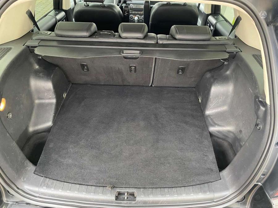 Black Land Rover Freelander 2014 in Raseiniai, with an engine capacity of 2.18 L and mileage of 232 thousand km for 6500 €, photo 20 on AUTOMOTO.COM.LV