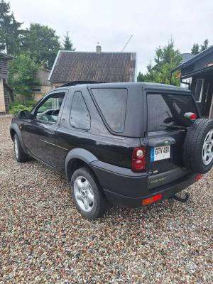 Black Land Rover Freelander 2000 in Jurbarkas, with an engine capacity of 1.80 L and mileage of 206 thousand km for 1650 €, photo 3 on AUTOMOTO.COM.LV