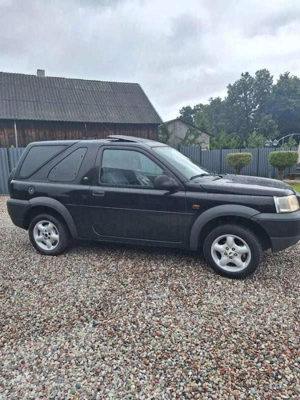Black Land Rover Freelander 2000 in Jurbarkas, with an engine capacity of 1.80 L and mileage of 206 thousand km for 1650 €, photo 5 on AUTOMOTO.COM.LV