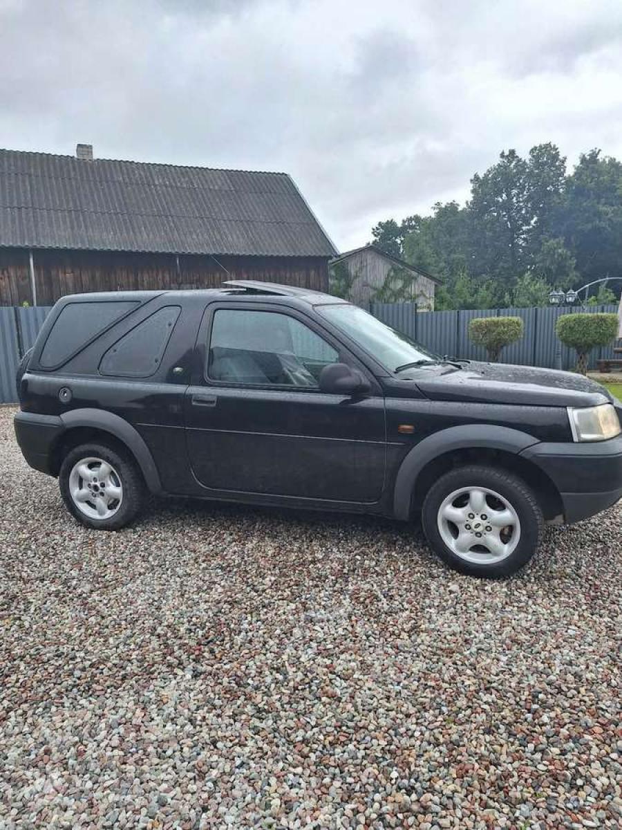 Black Land Rover Freelander 2000 in Jurbarkas, with an engine capacity of 1.80 L and mileage of 206 thousand km for 1650 €, photo 6 on AUTOMOTO.COM.LV
