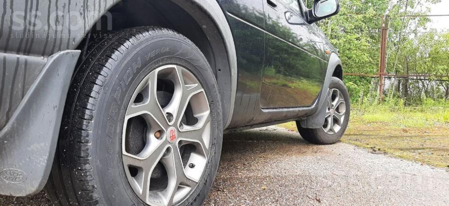 Blue Land Rover Freelander 2002 in Rezekne, with an engine capacity of 1.80 L and mileage of 203 thousand km for 1750 €, photo 5 on AUTOMOTO.COM.LV