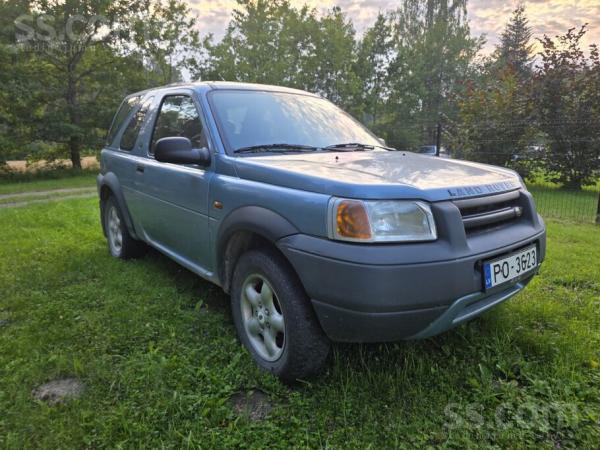 Zils Land Rover Freelander 1999 Kuldīga, ar dzinēja tilpumu 2.00 L un nobraukumu 296 tūkst. km par 1500 €, foto 1 vietnē AUTOMOTO.COM.LV