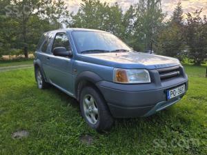 Zils Land Rover Freelander 1999 Kuldīga, ar dzinēja tilpumu 2.00 L un nobraukumu 296 tūkst. km par 1500 €, foto  vietnē AUTOMOTO.COM.LV