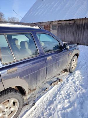 Zils Land Rover Freelander 2000 Mažeikiai, ar dzinēja tilpumu 1.99 L un nobraukumu 293 tūkst. km par 950 €, foto 4 vietnē AUTOMOTO.COM.LV