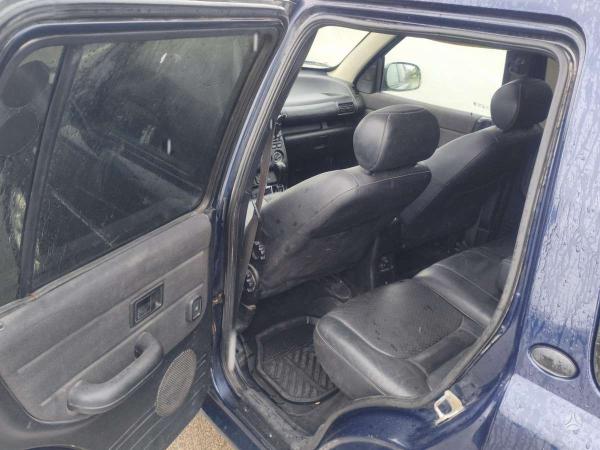 Zils Land Rover Freelander 2003 Šauļi, ar dzinēja tilpumu 1.95 L un nobraukumu 297 tūkst. km par 1100 €, foto 10 vietnē AUTOMOTO.COM.LV