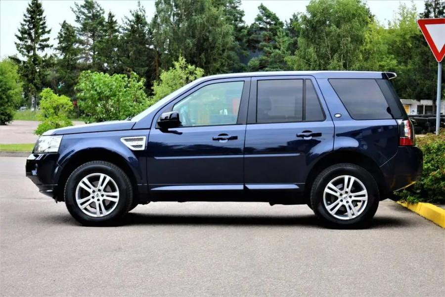 Blue Land Rover Freelander 2014 in Riga, with an engine capacity of 2.20 L and mileage of 280 thousand km for 7490 €, photo 3 on AUTOMOTO.COM.LV