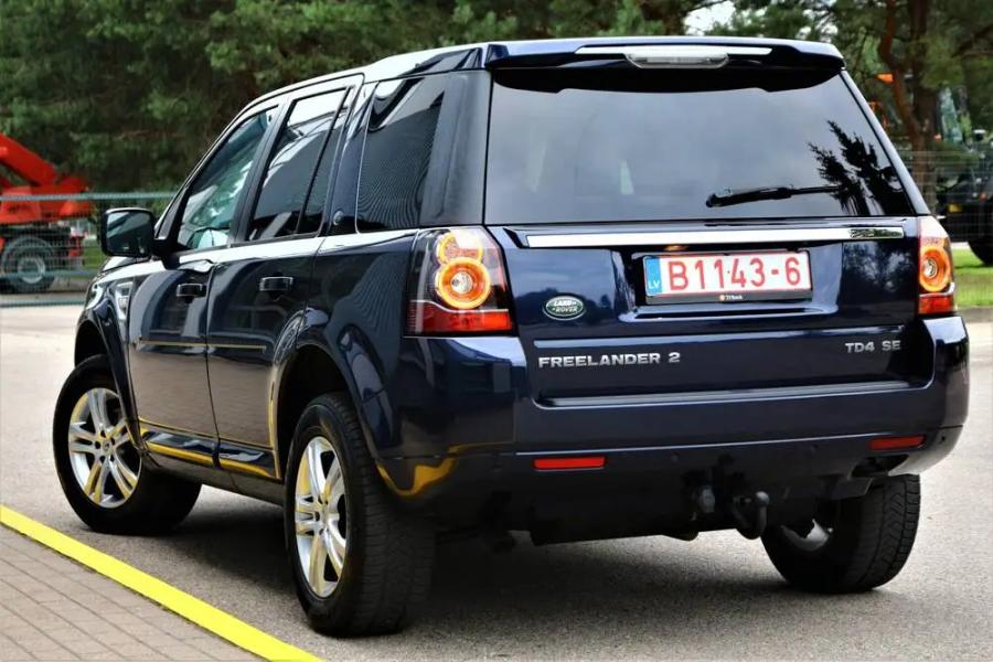 Blue Land Rover Freelander 2014 in Riga, with an engine capacity of 2.20 L and mileage of 280 thousand km for 7490 €, photo 5 on AUTOMOTO.COM.LV