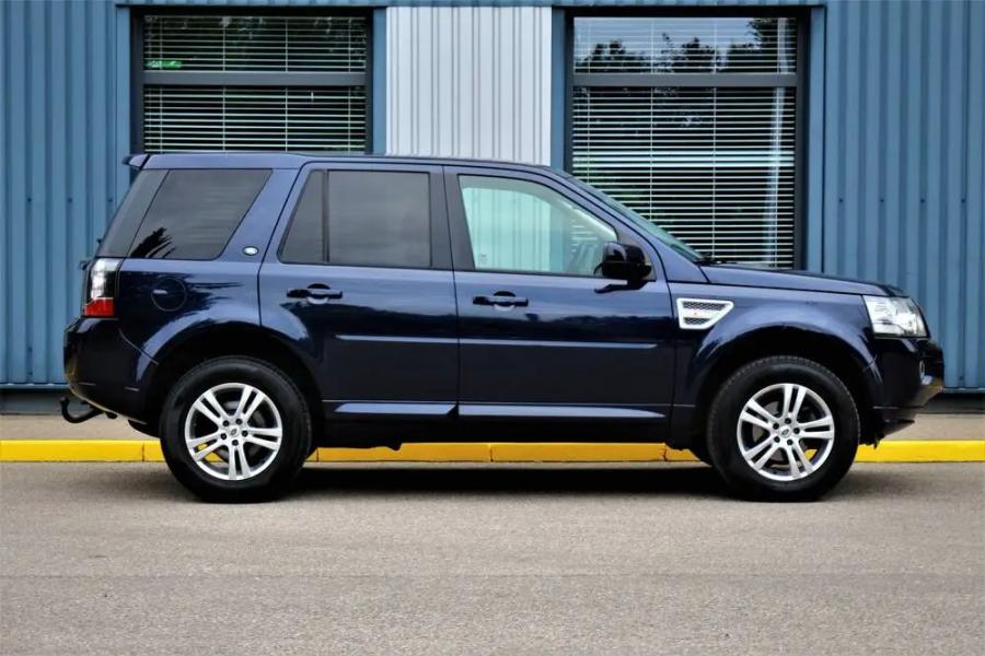 Blue Land Rover Freelander 2014 in Riga, with an engine capacity of 2.20 L and mileage of 280 thousand km for 7490 €, photo 7 on AUTOMOTO.COM.LV